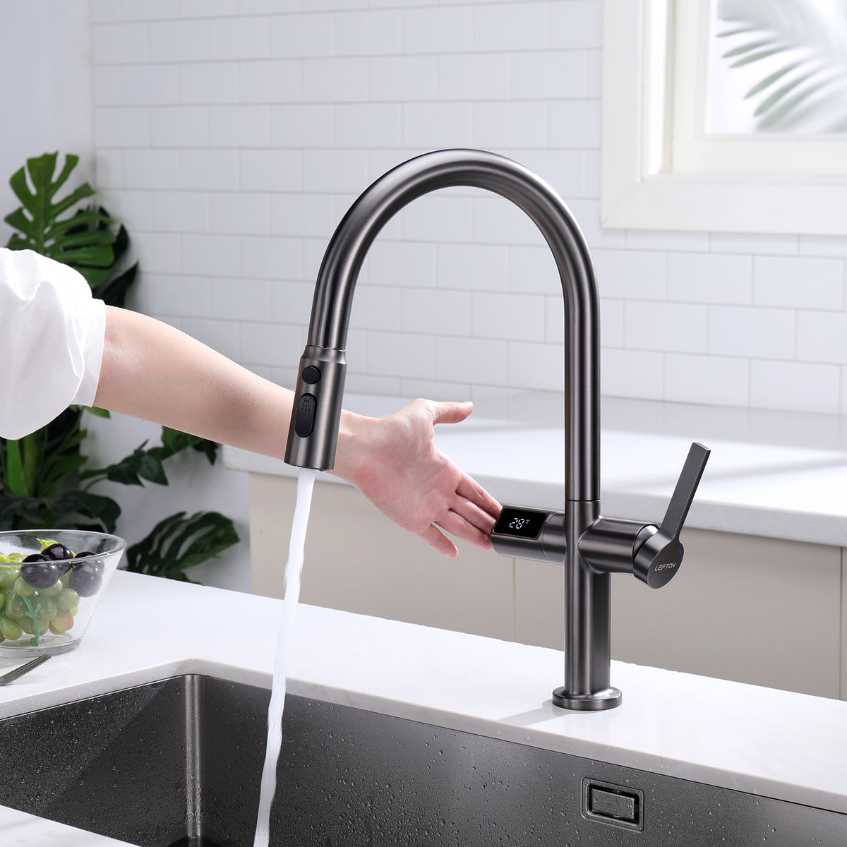 Pull-Out Kitchen Sink Faucet with Temperature Display – Lefton Home